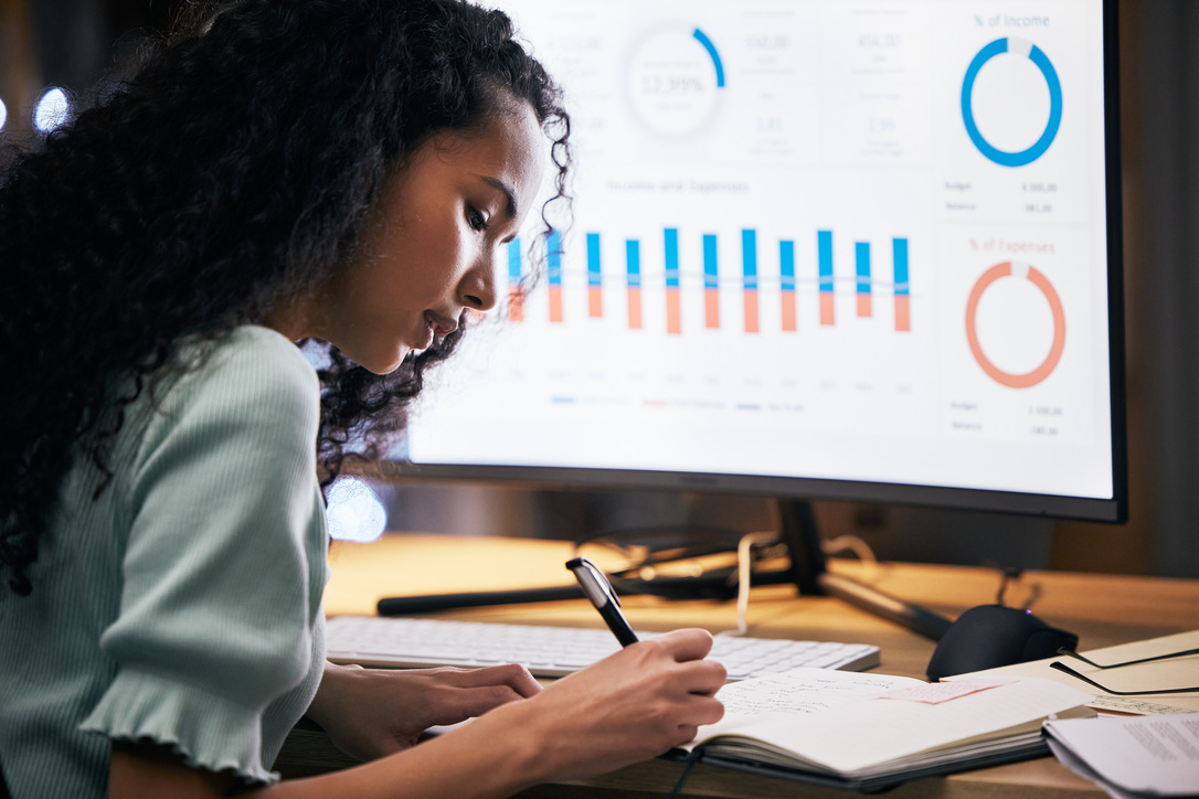 Are Business Analysts and Data Analysts the Same? - Karaleise.com